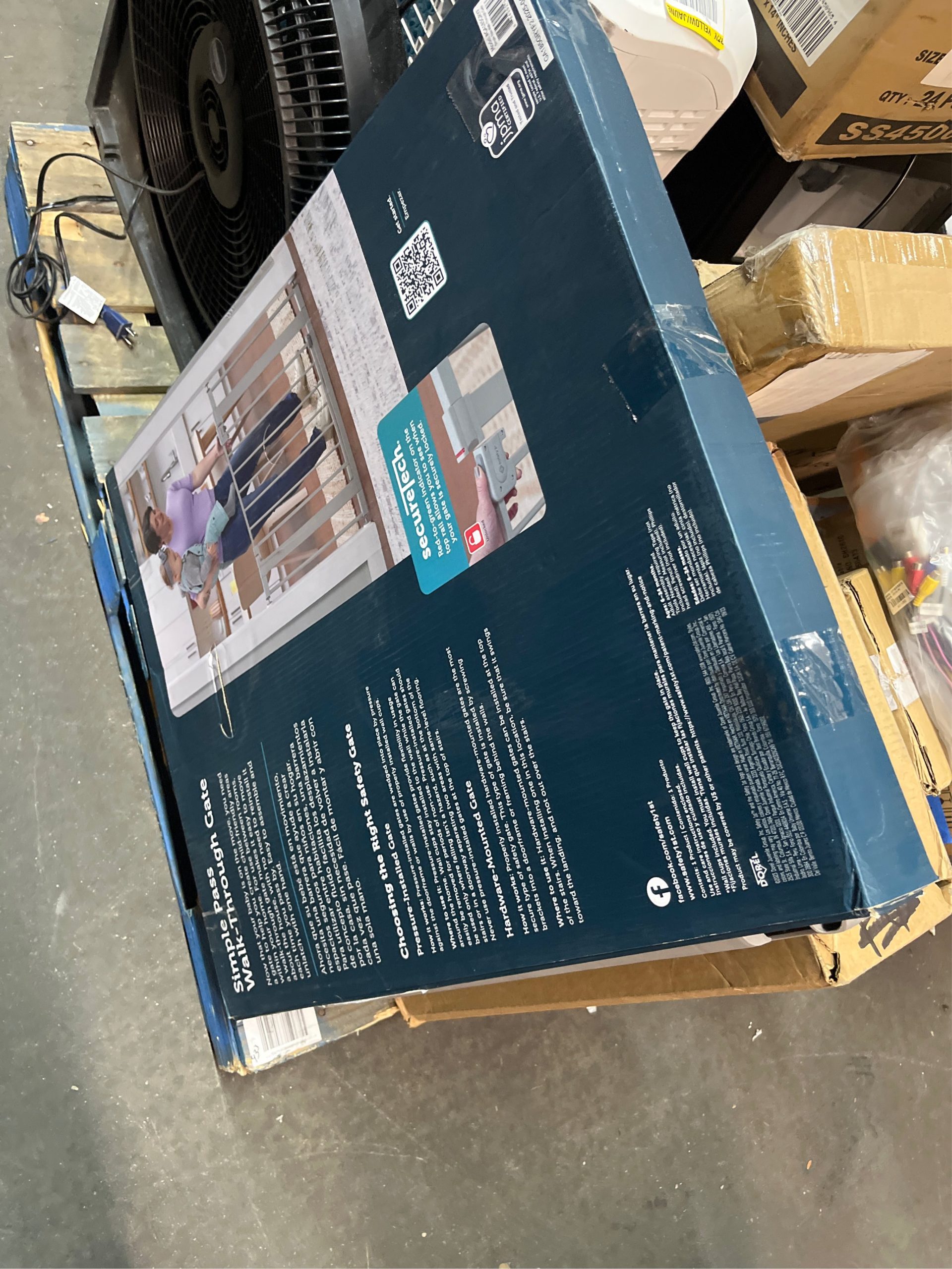 AUCT 15516B – $50 Safety 1st Simple Pass Walk-Through Gate, Grey ...